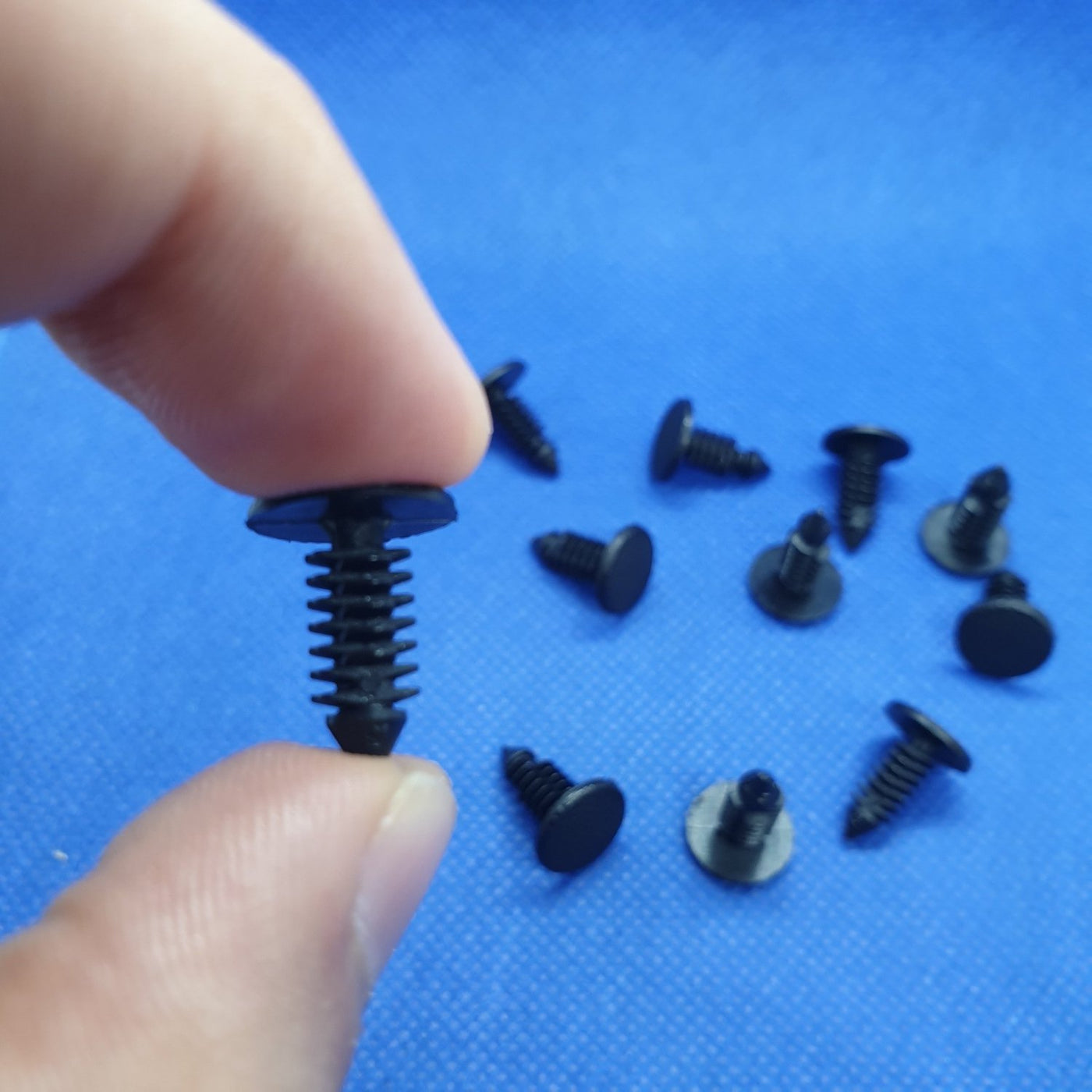 Christmas Tree Clip Fastener Push In Panel Joiner DIS14 — Hang and Display