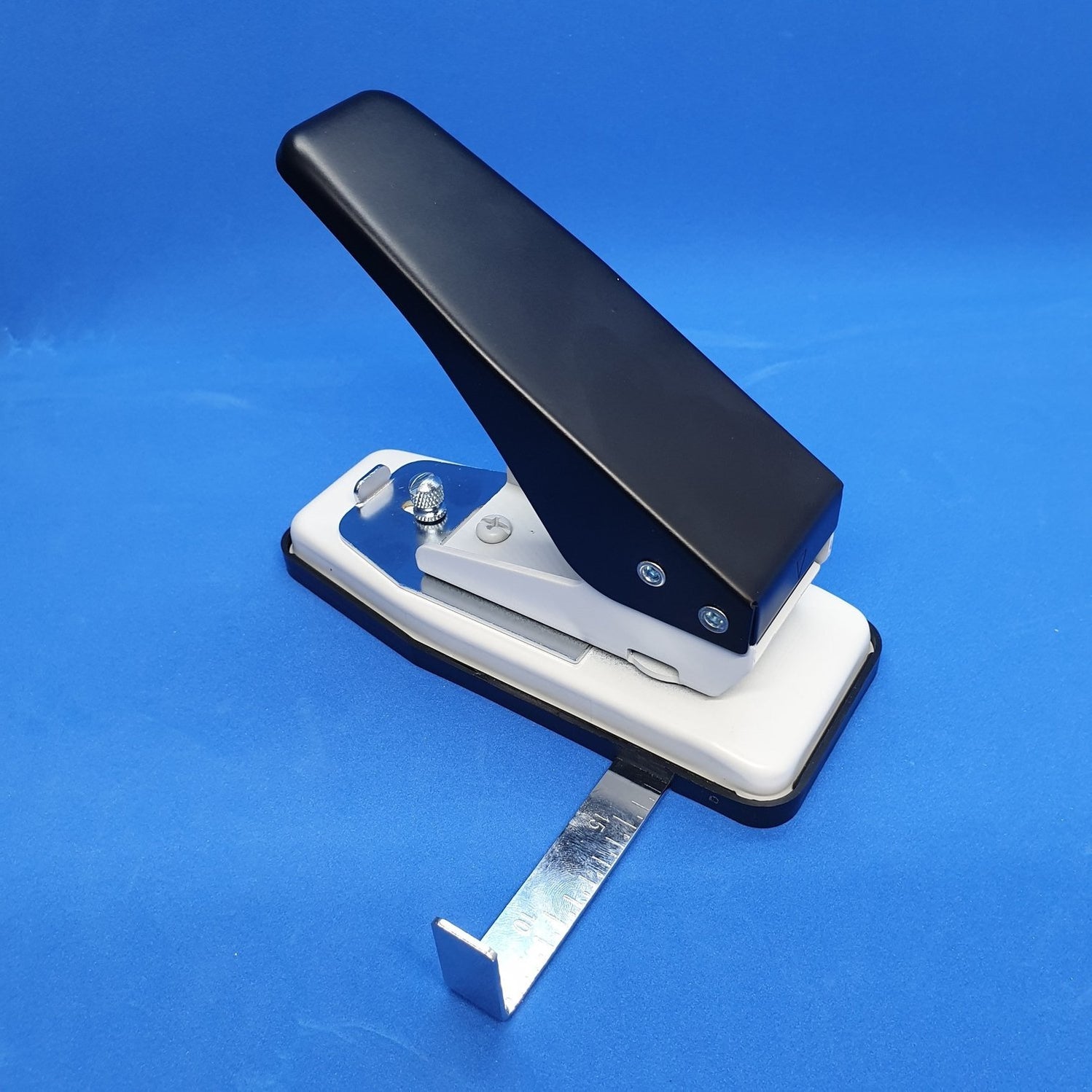 Euro Hangsell Packaging Hole Puncher — Hang and Display