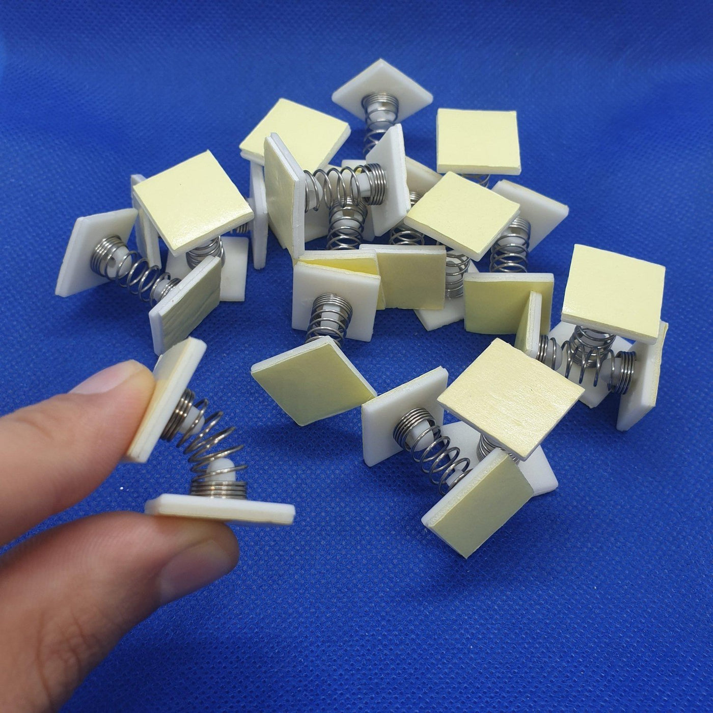 Euro Spring Wobbler with Adhesive Pads WOB4 — Hang and Display