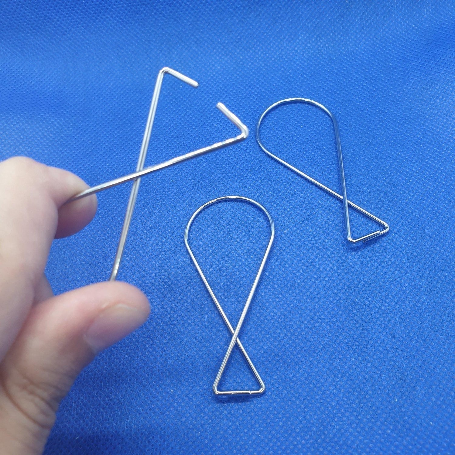 Fish Tail Ceiling Grid Hook for Suspended Ceilings HAN10 — Hang and Display