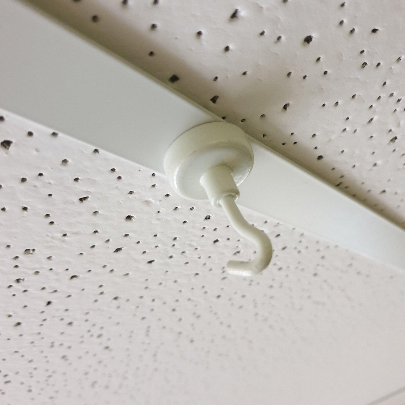 Magnetic Base Round Hanging Hook — Hang and Display