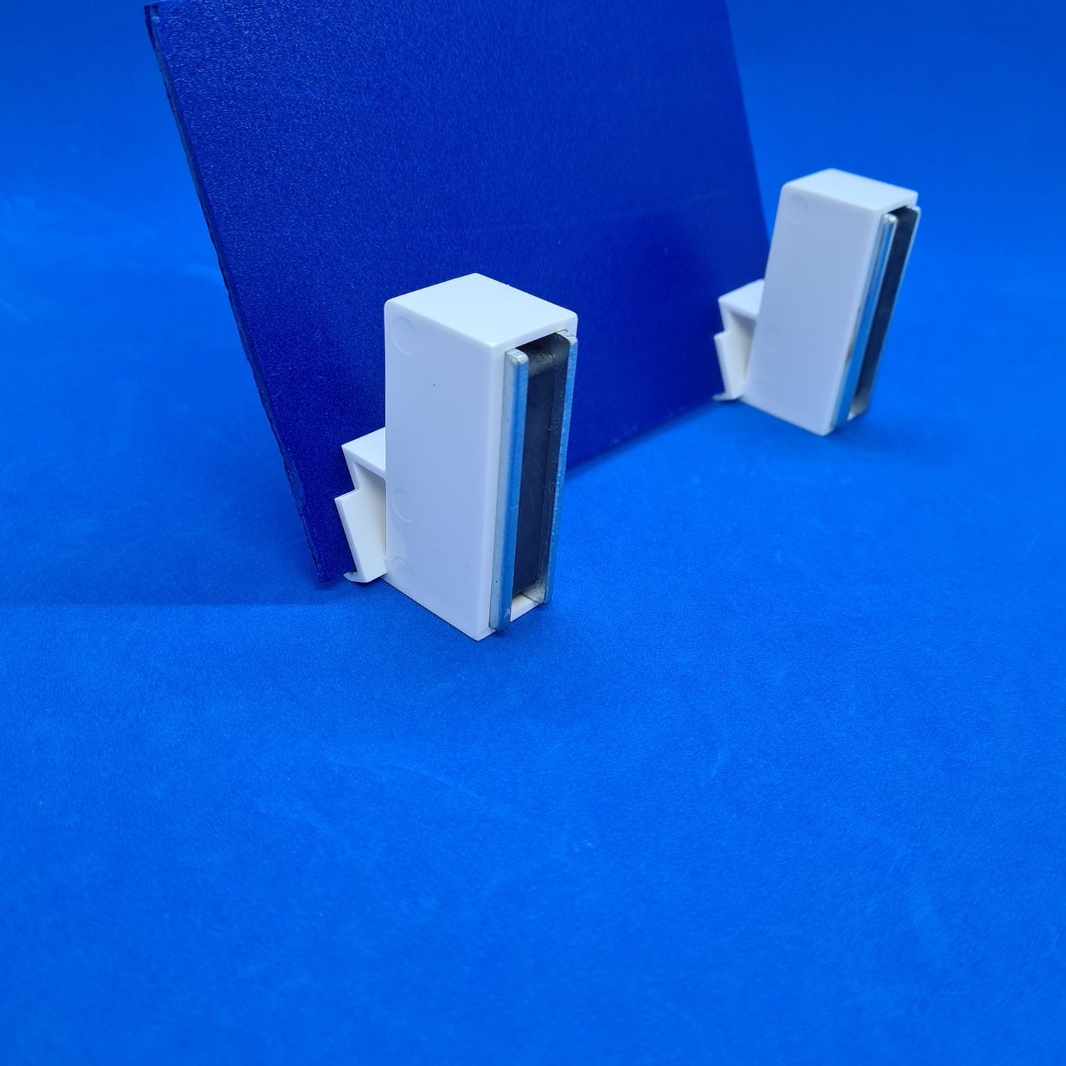 Magnetic Header Card Sign Holder Clip Wall Mount — Hang and Display