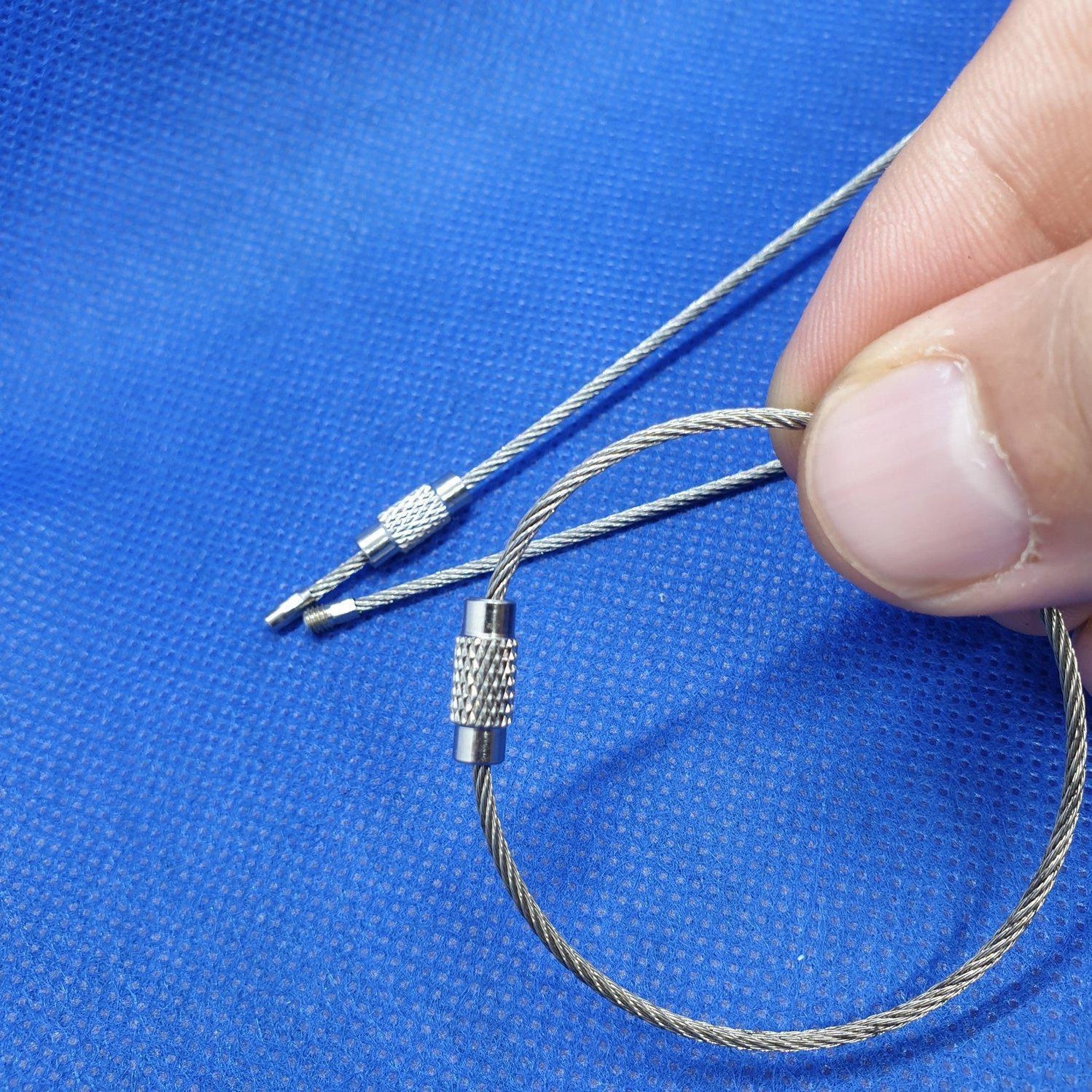 Metal Wire Security Loop and Screw ATT22 — Hang and Display