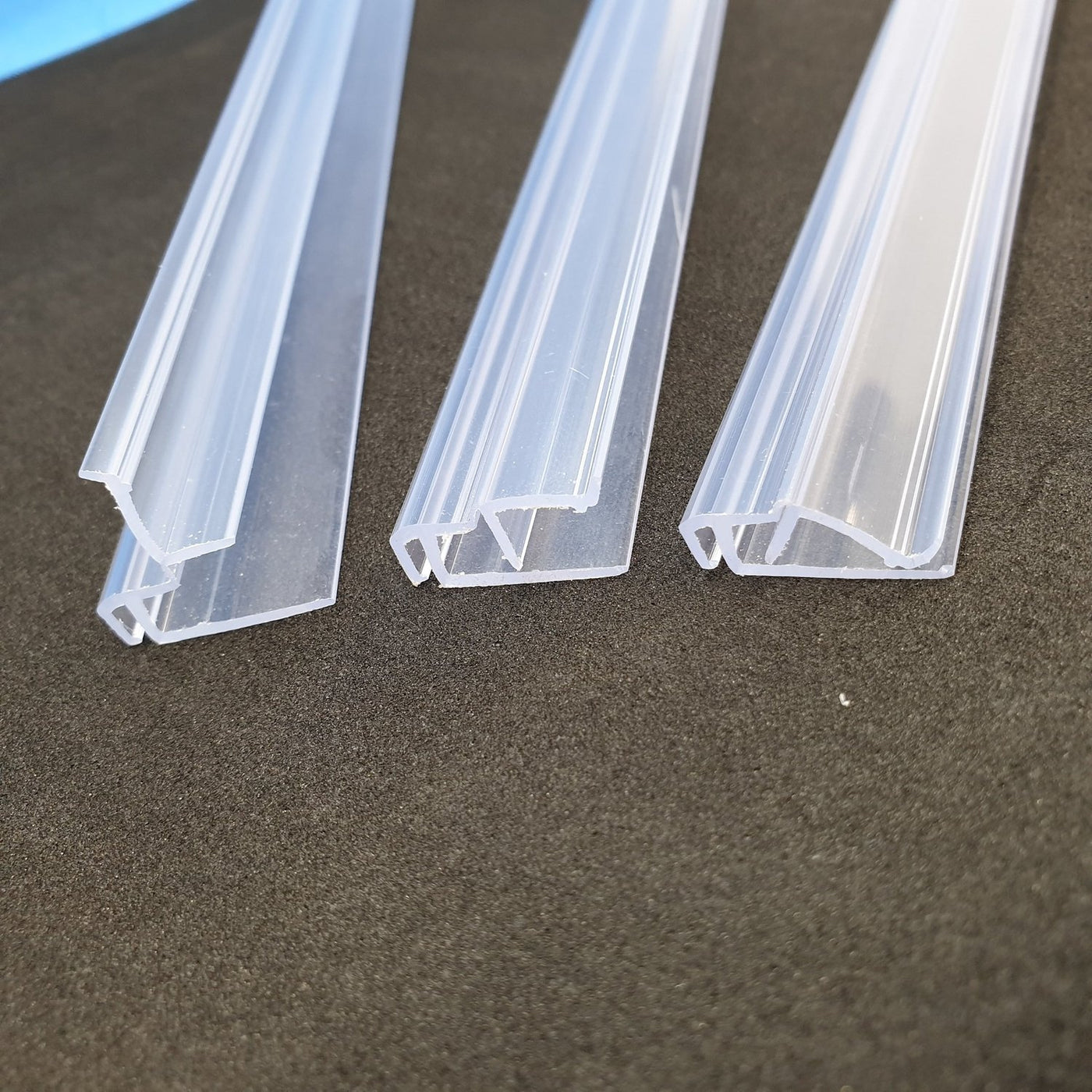 Snap Lock Poster Rail Kit POS8/18 — Hang and Display