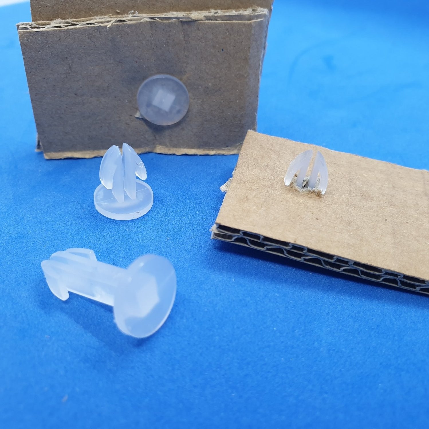 Thumb Snap Plastic Rivet Pin DIS6 — Hang and Display