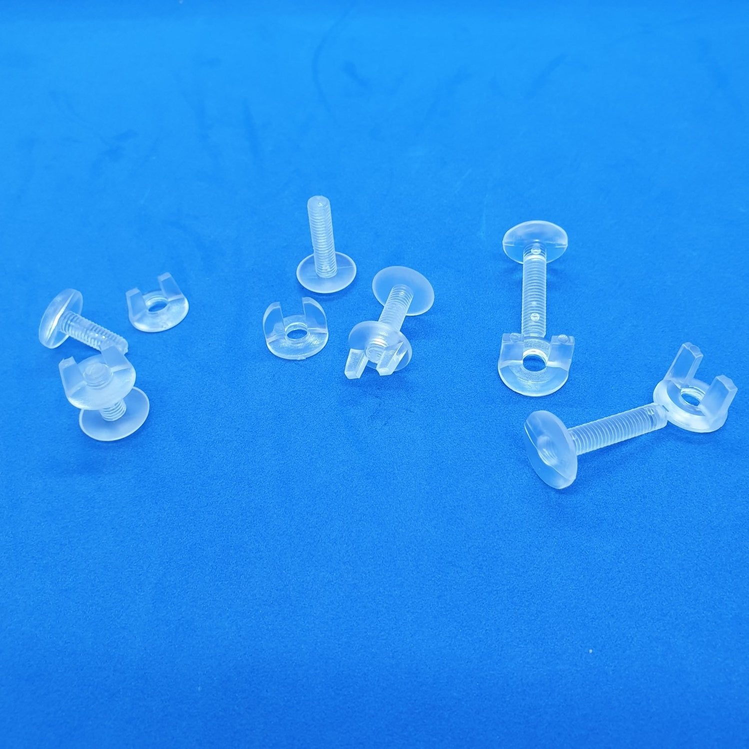 Viking Screw and Wing Nut Transparent Plastic DIS5 — Hang and Display