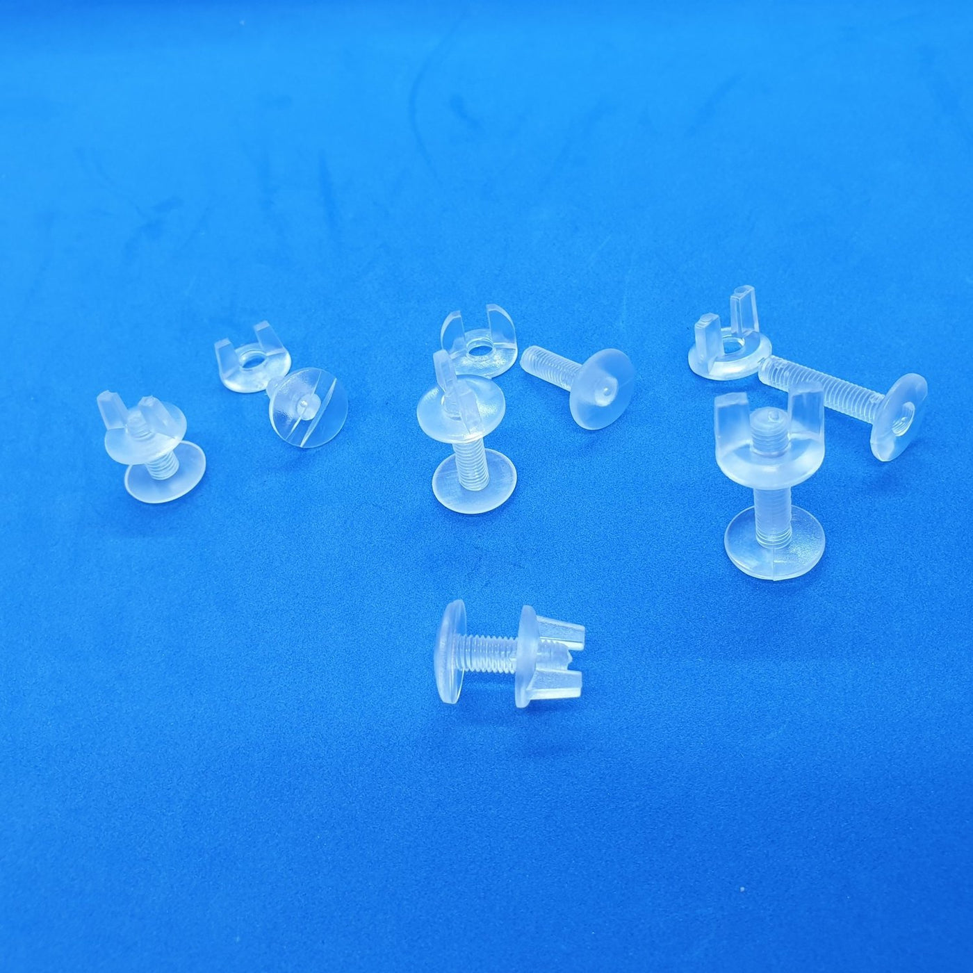 Viking Screw and Wing Nut Transparent Plastic DIS5 — Hang and Display