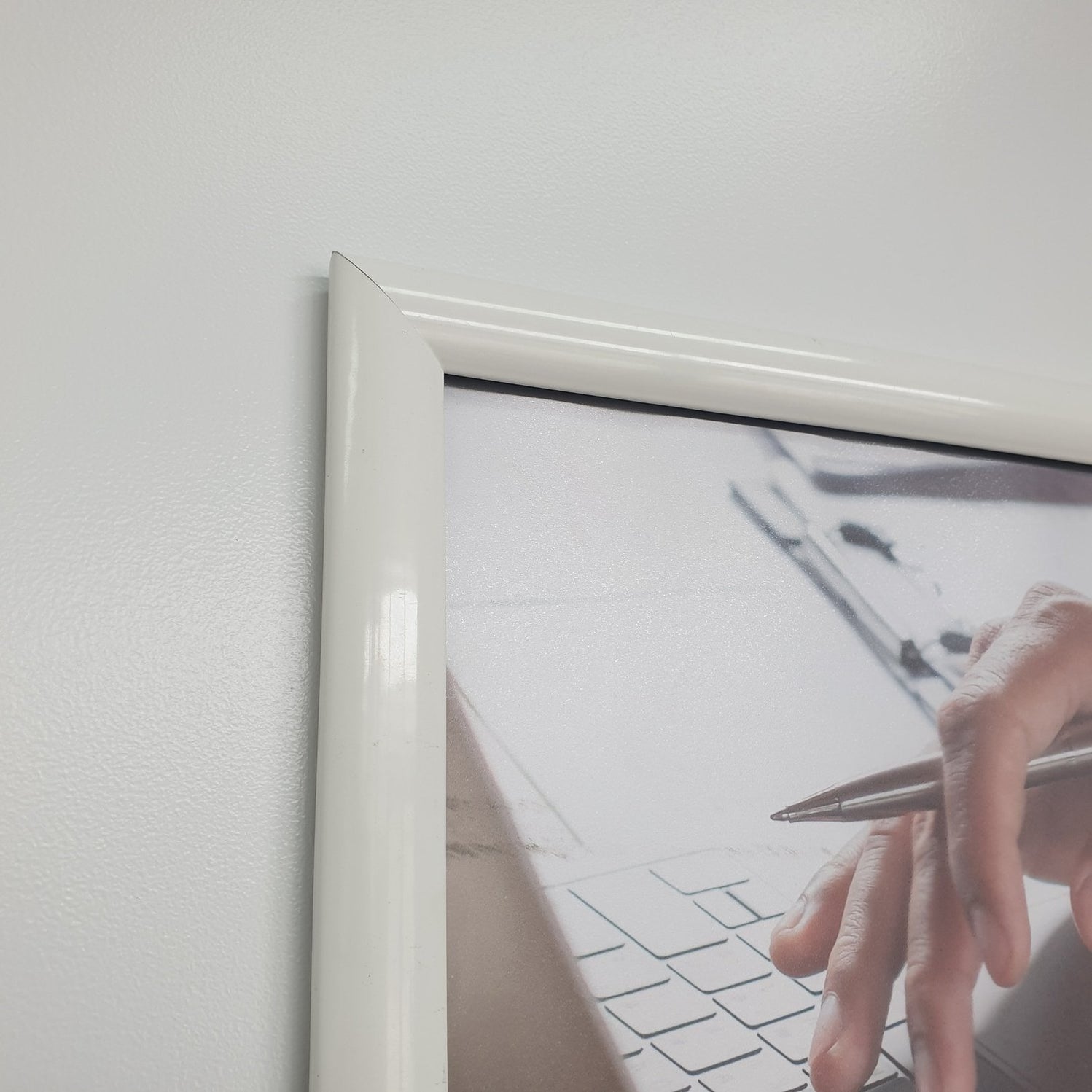 White Snap Lock Aluminium Poster and Sign Frame Mitred Corners — Hang ...